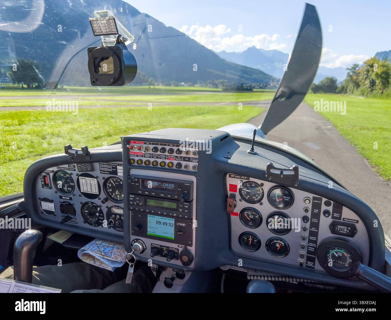 Cockpit detail cockpit small aircraft hi-res stock photography and ...