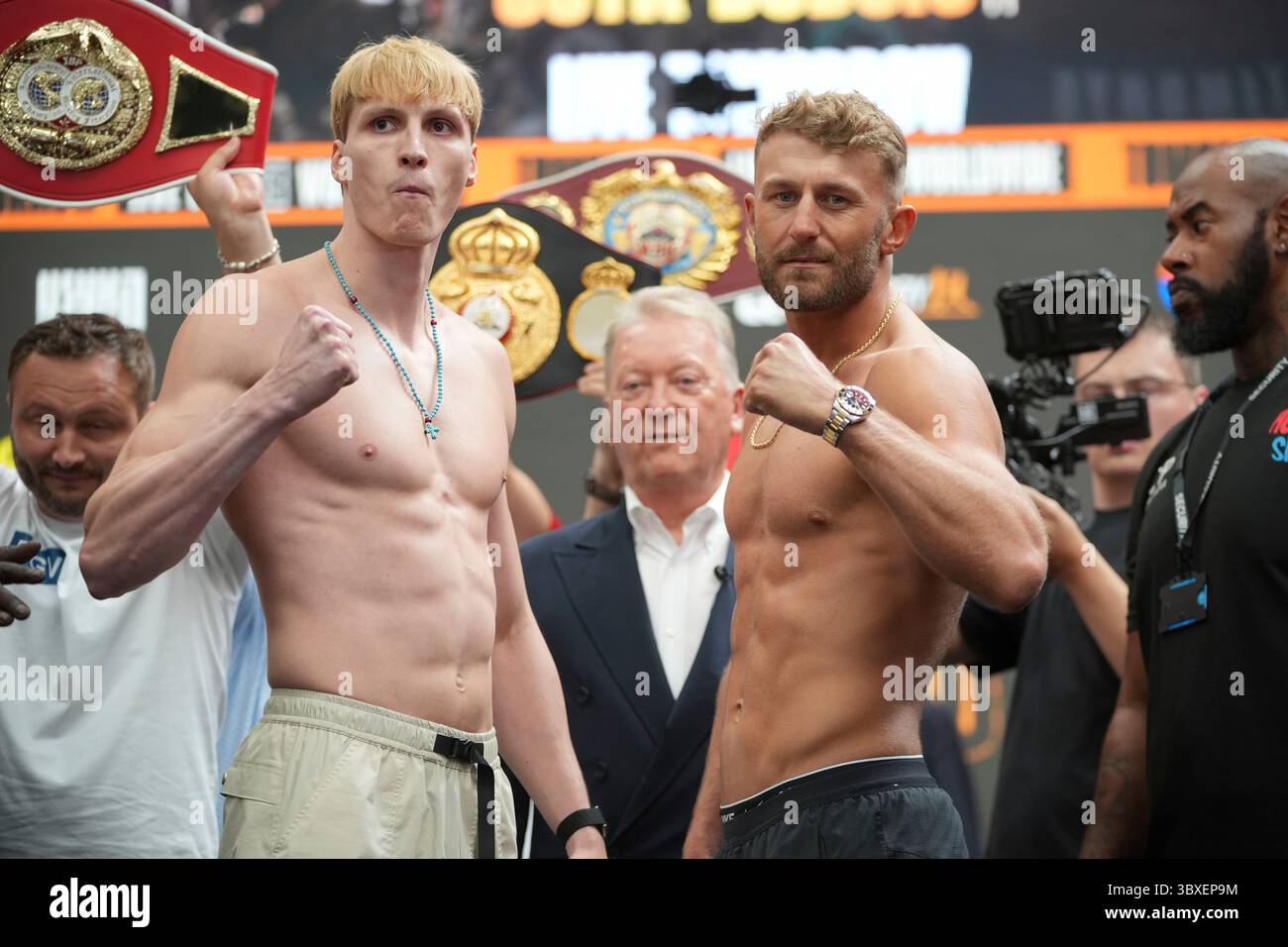 Britain's Lewis Edmondson, right, and Ukraine's Daniel Lapin pose for a ...