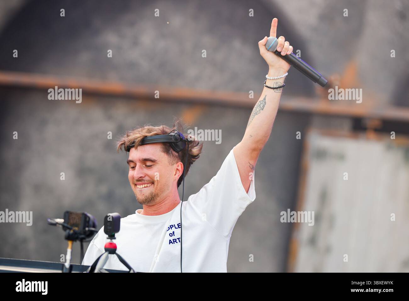 18 July 2025, North Rhine-Westphalia, Weeze: DJ Noel Holler plays his ...
