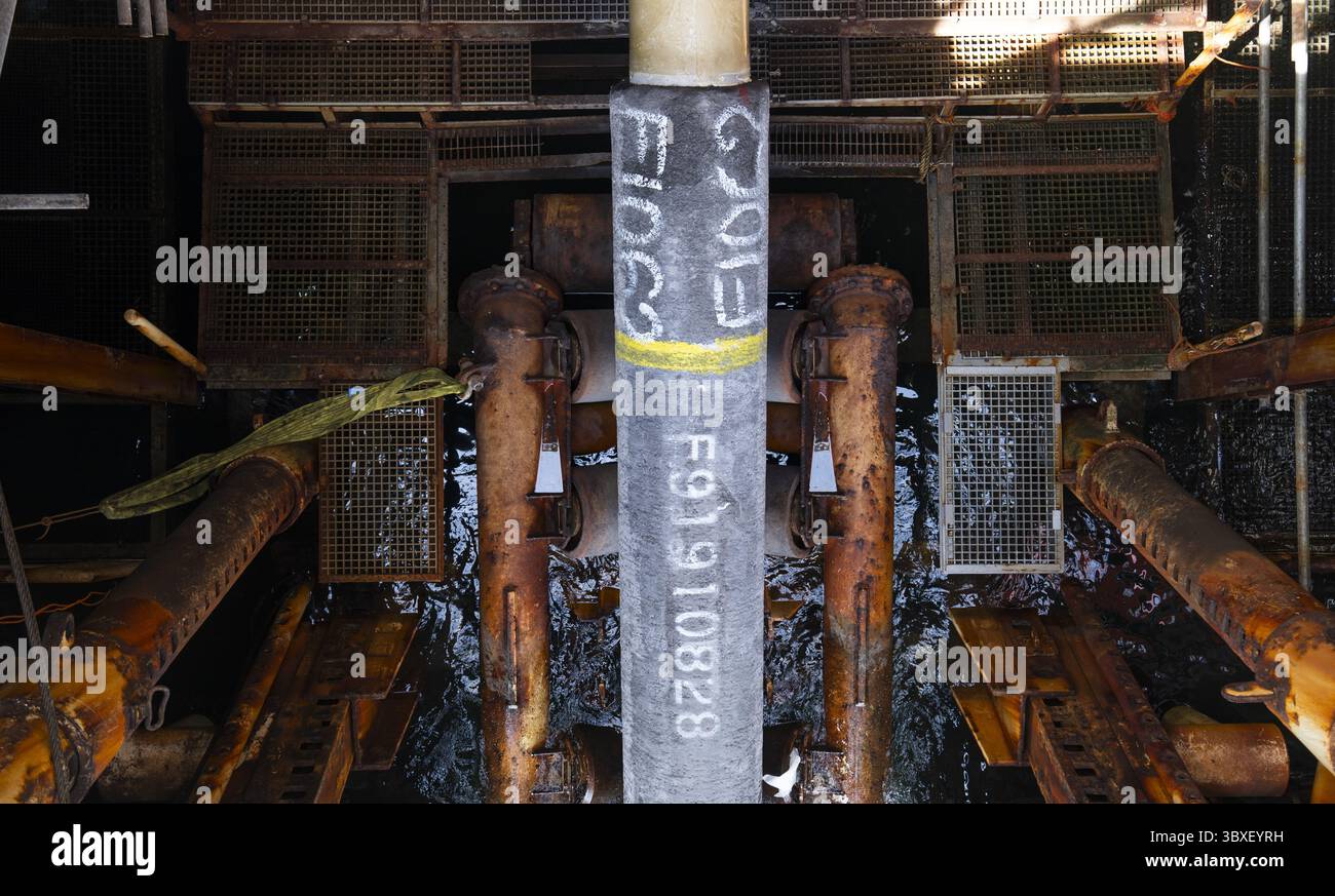 NORTH SEA - Offshore work on pipelay vessel Lorelay. A CO2 transport ...