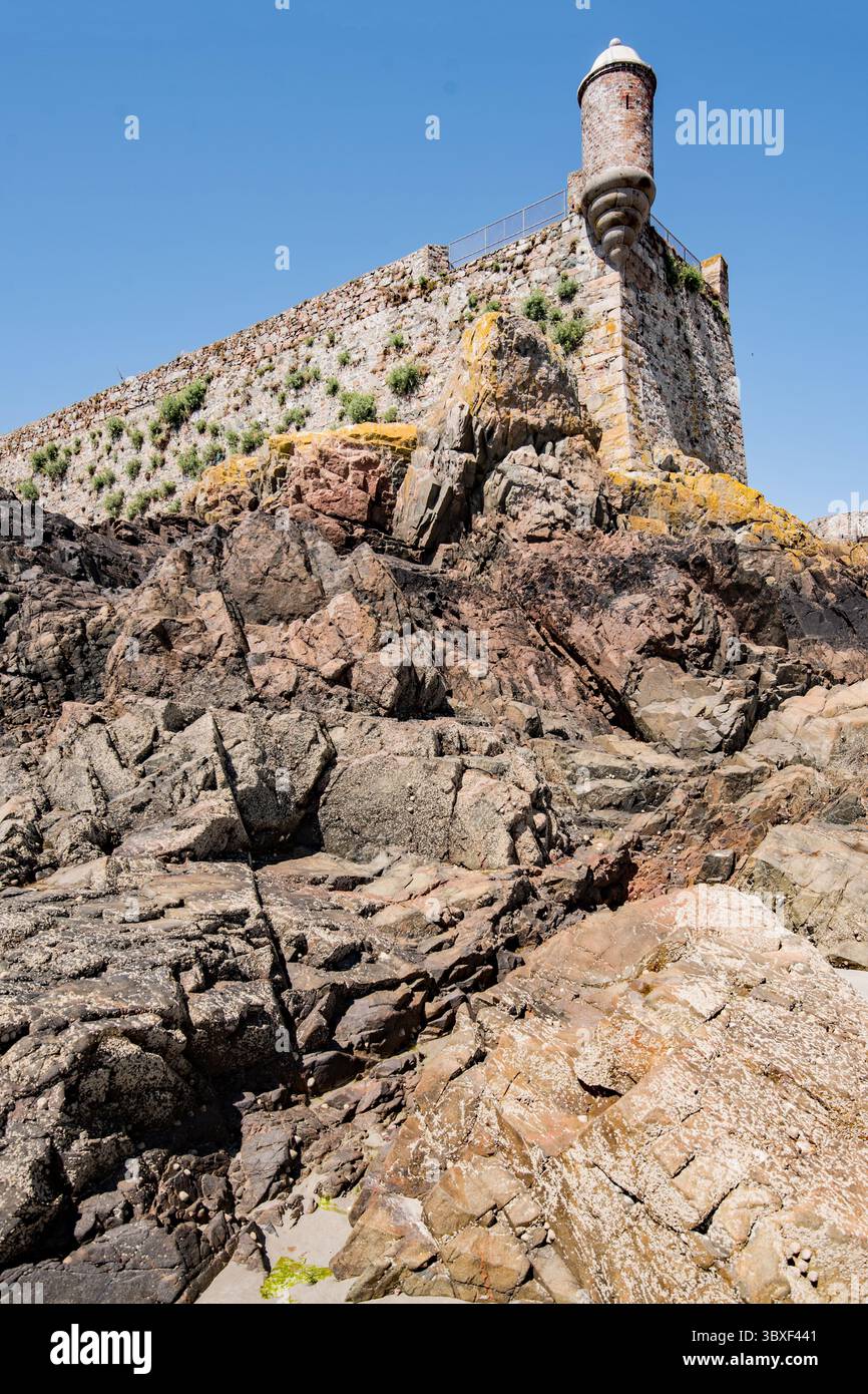 Elizabeth Castle Rocks and seaweed exposed at low tide,Jersey,Channel ...