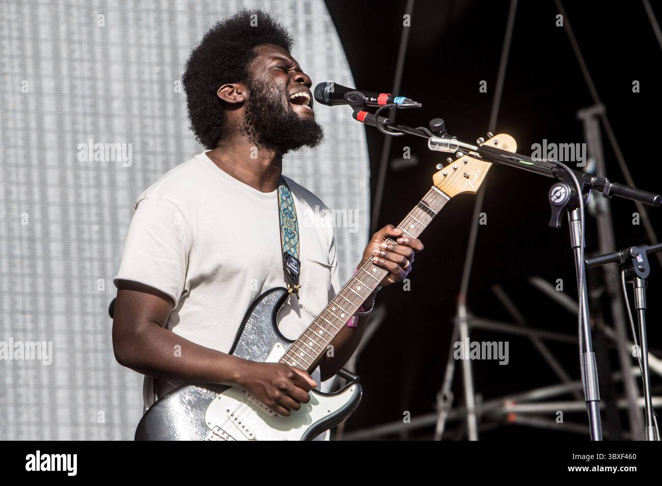 Michael kiwanuka performance hi-res stock photography and images - Alamy