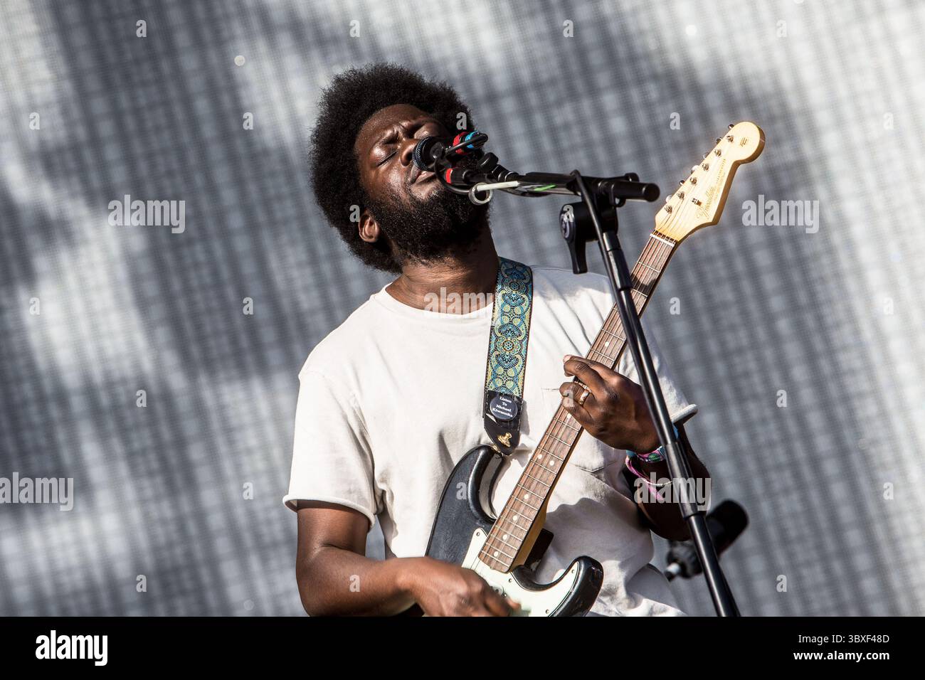 Michael kiwanuka performance hi-res stock photography and images - Alamy