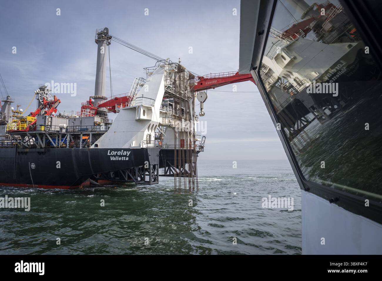 NORTH SEA - Pipelayer Lorelay in the North Sea. A CO2 transport ...