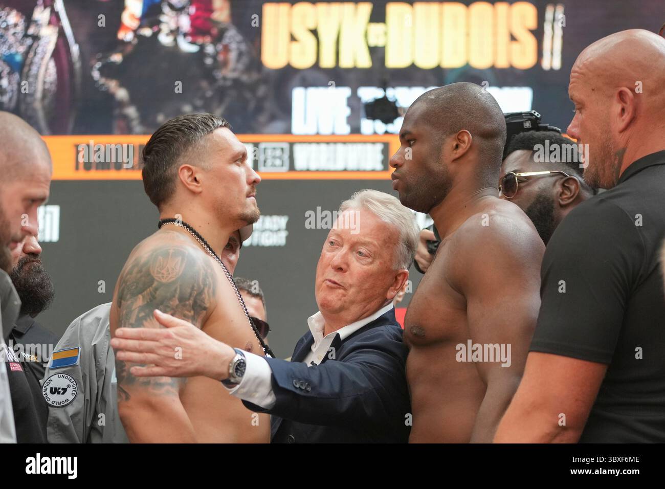 Boxing promoter Frank Warren stands between Ukraine's Oleksandr Usyk ...