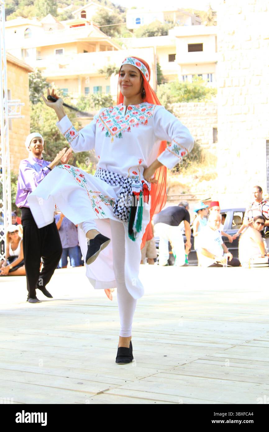Palestinian folk wear hi-res stock photography and images - Alamy