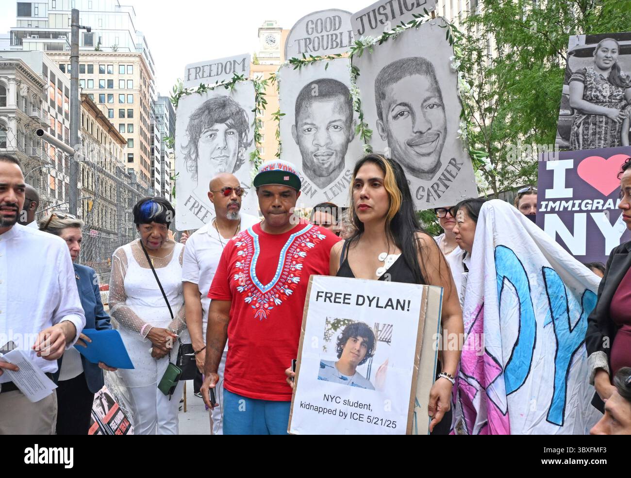 Photo by: Andrea Renault/STAR MAX/IPx 2025 Some family members of ...