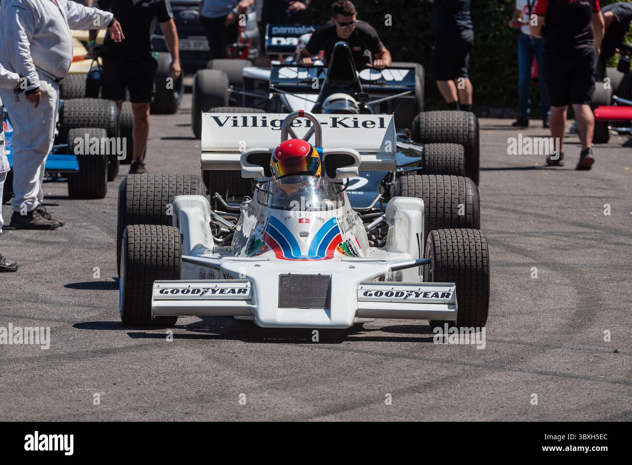 Shadow DN8 Formula 1 racing car before driving up the hillclimb track ...