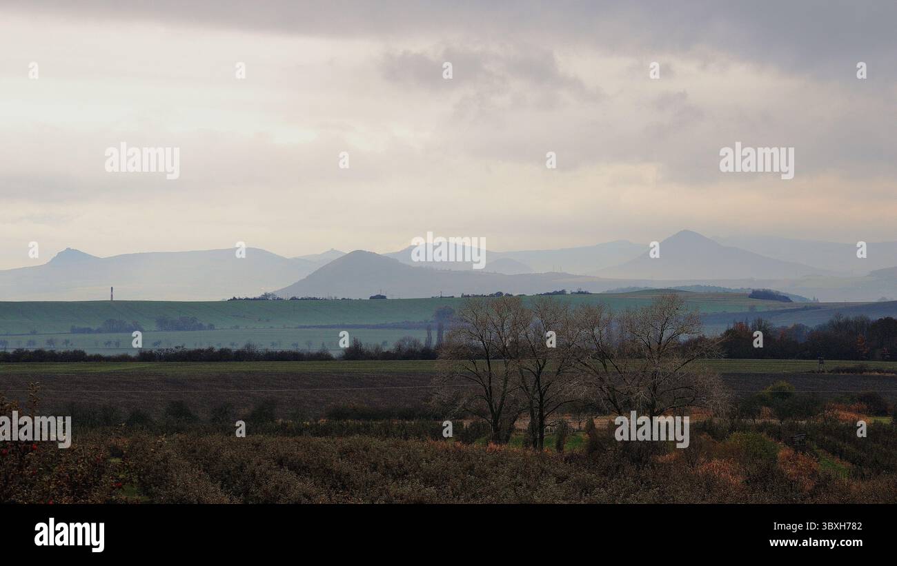 Rolling hills stretching hi-res stock photography and images - Alamy