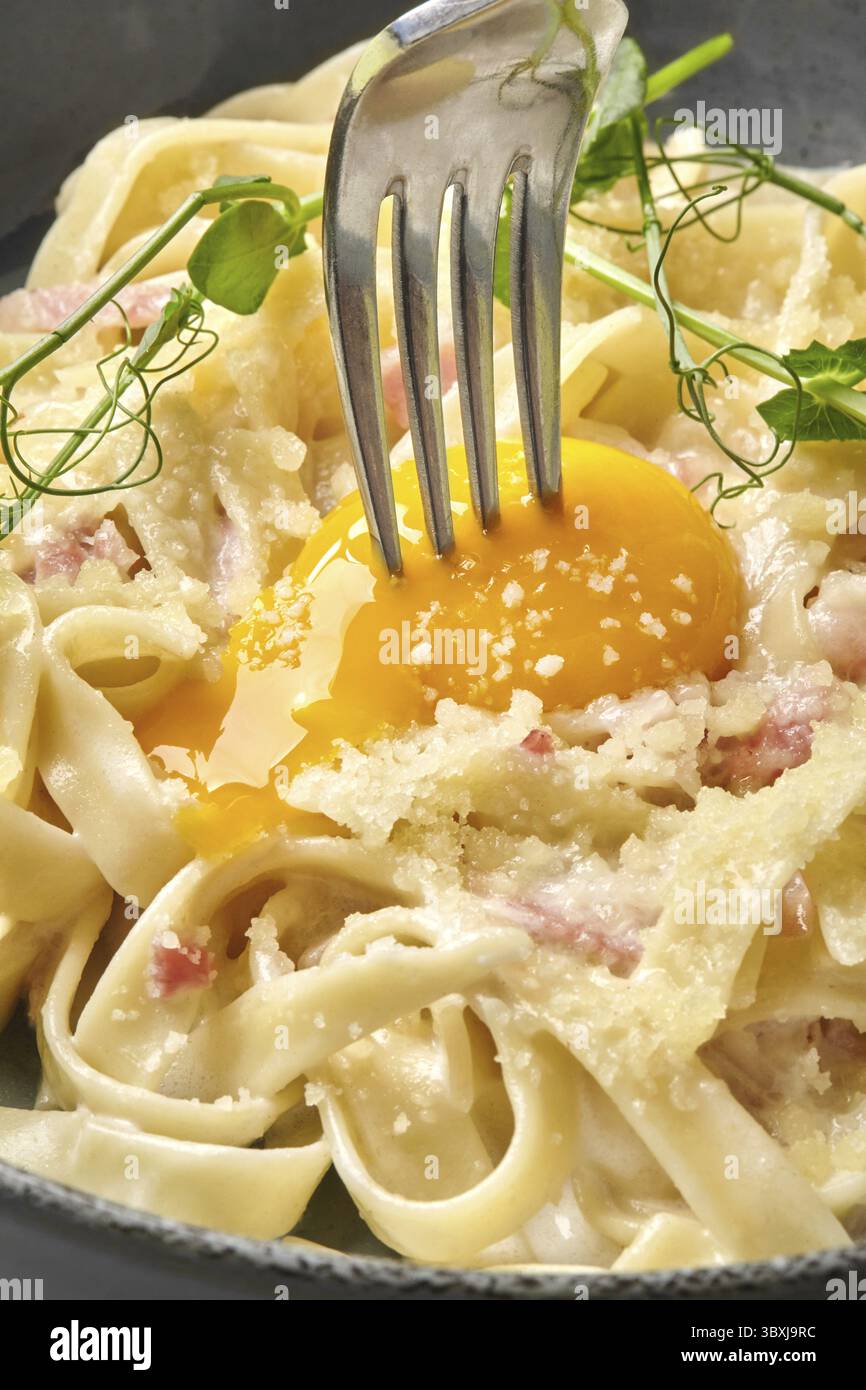 Egg enriched pasta hi-res stock photography and images - Alamy