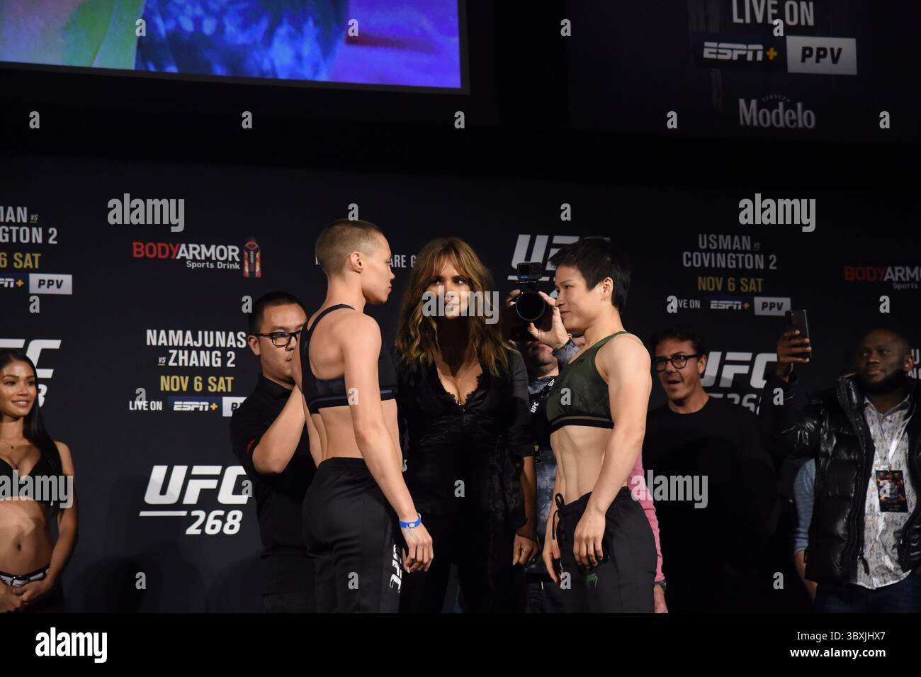 Rose namajunas weigh in hi-res stock photography and images - Alamy