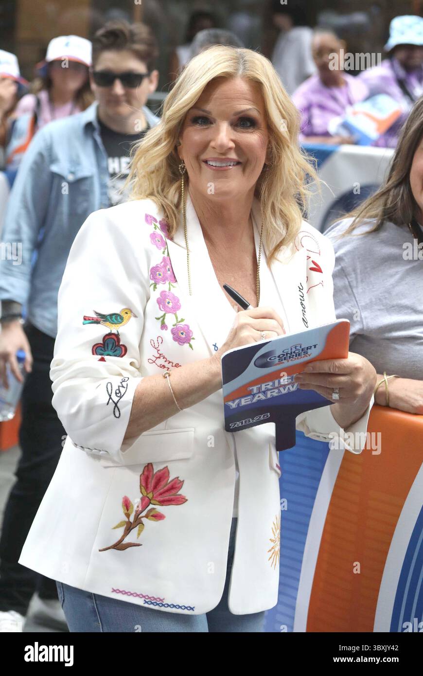 July 18, 2025, New York, New York, USA: Country singer TRISHA YEARWOOD ...