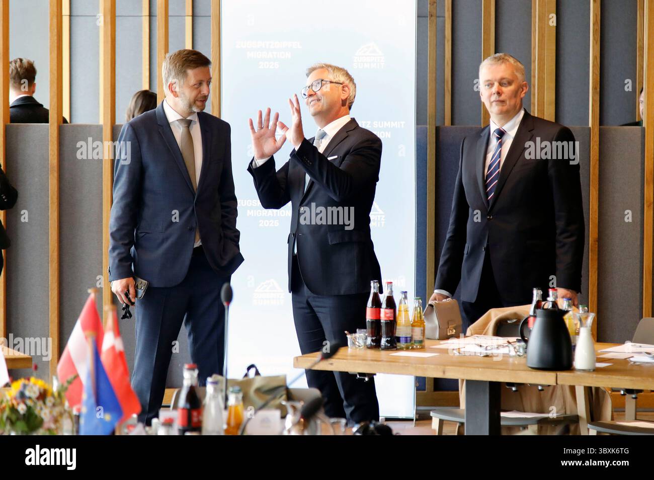 Der kommissar hi-res stock photography and images - Alamy