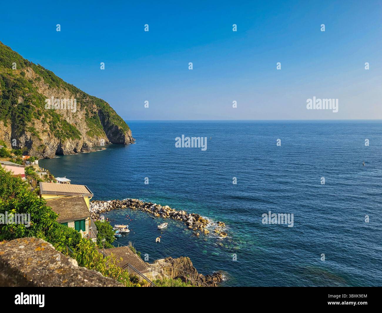Scenic Hiking Trail from Vernazza to Corniglia in Cinque Terre, Liguria ...
