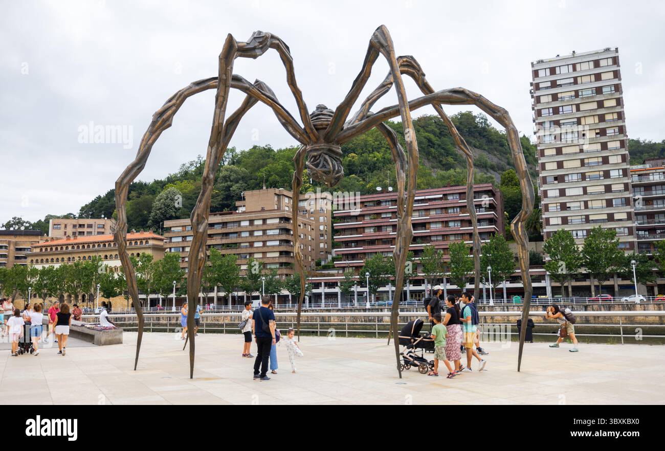 Maman, sculpture by Louise Bourgeois, Guggenheim Museum Bilbao, Spain ...