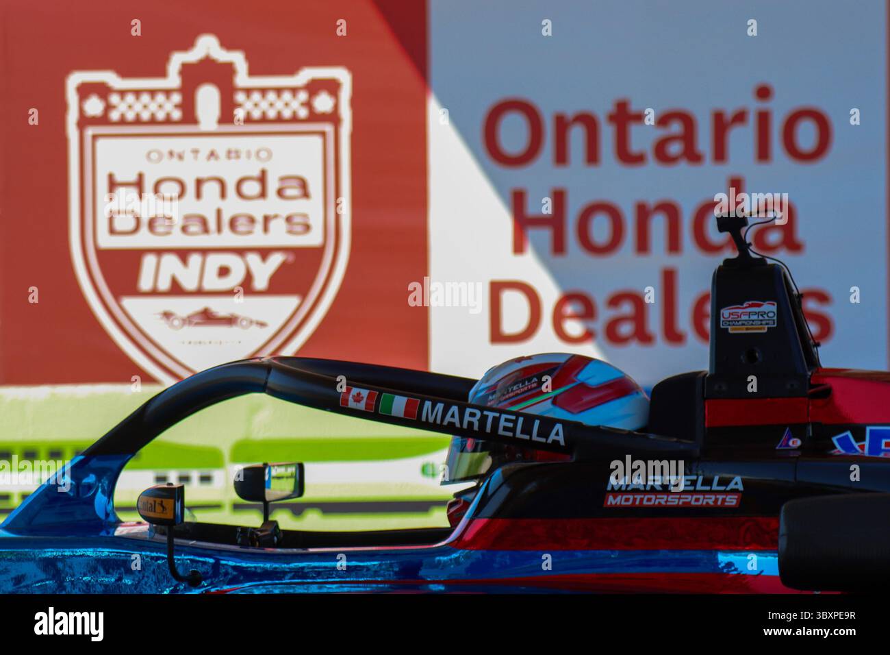 TORONTO, OT - 18.07.2025: MOLSON INDY TORONTO 2025 - Fans enjoy the ...