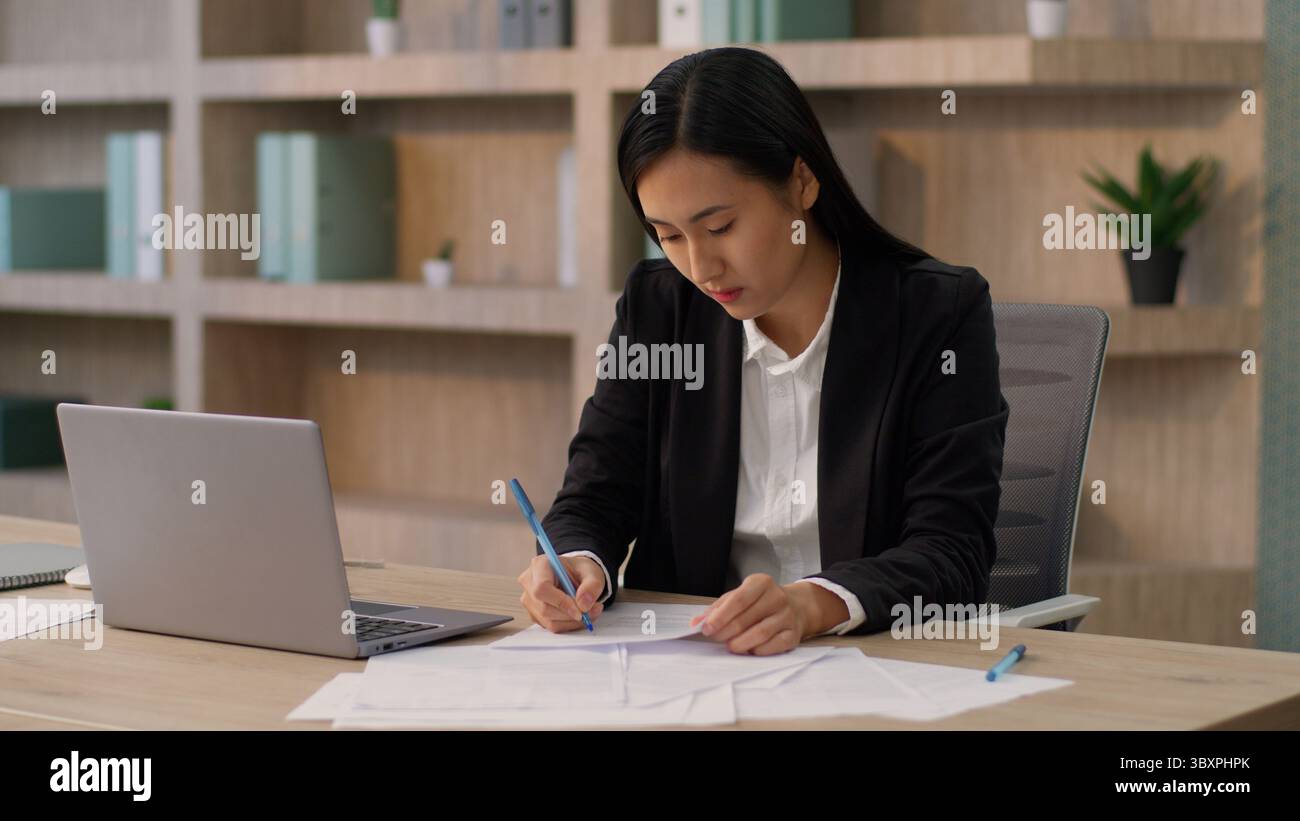 Stressed angry mad Asian Japanese office worker manager business woman ...