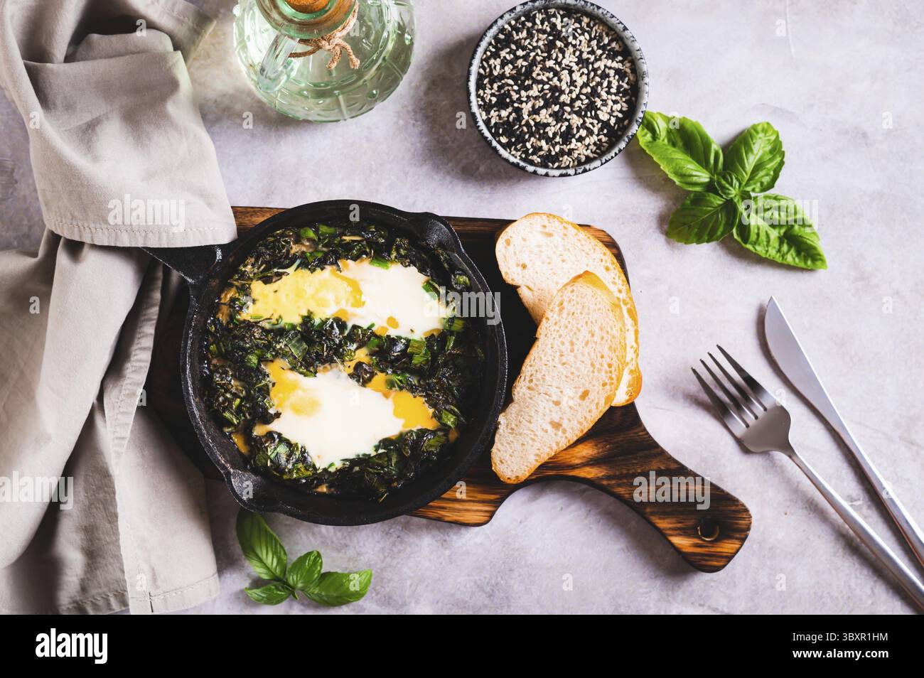 Food green shakshuka basil hi-res stock photography and images - Alamy