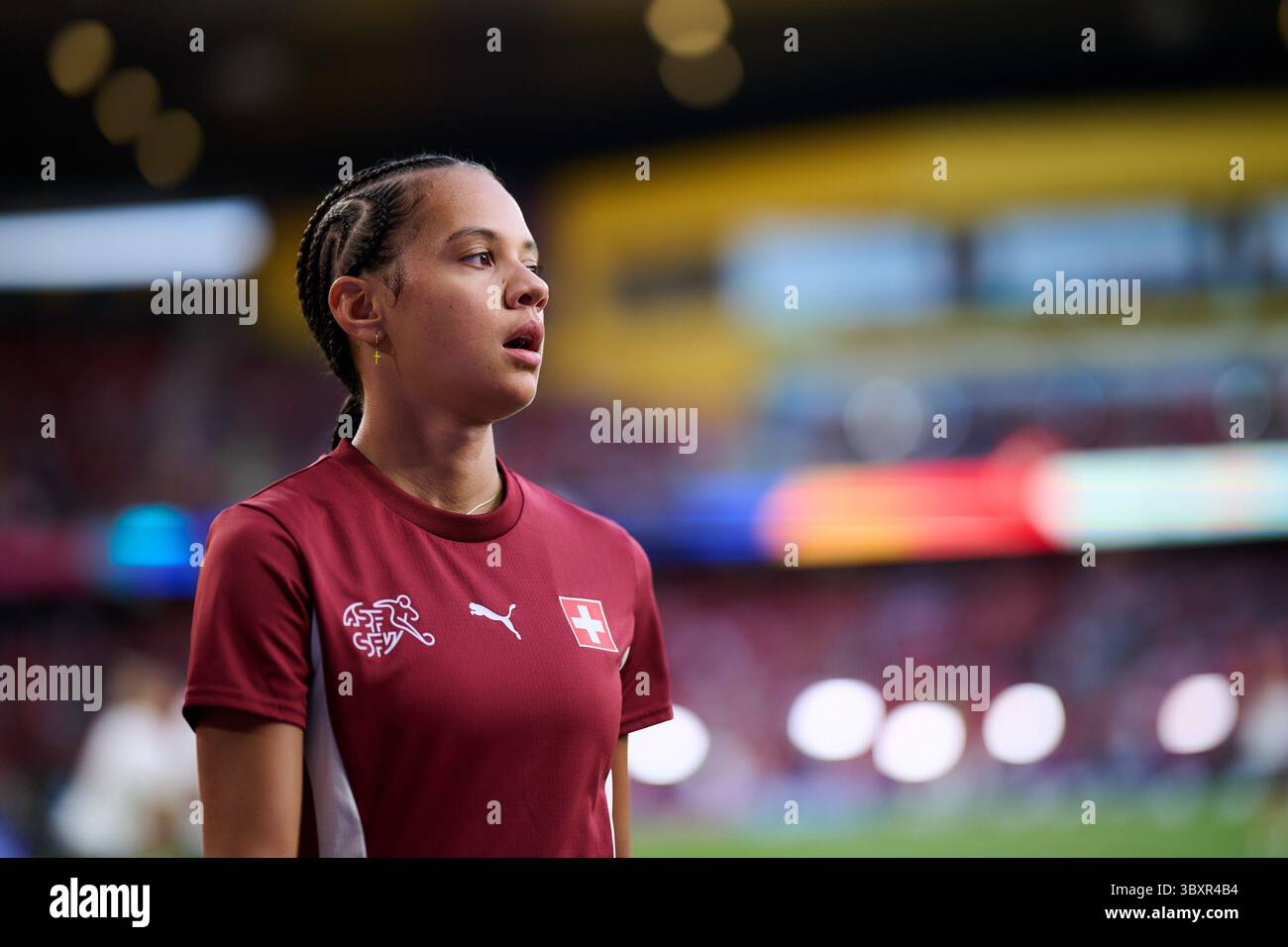 Iman Beney (19; Schweiz) vor dem Anpfiff - freisteller geeignet UEFA ...