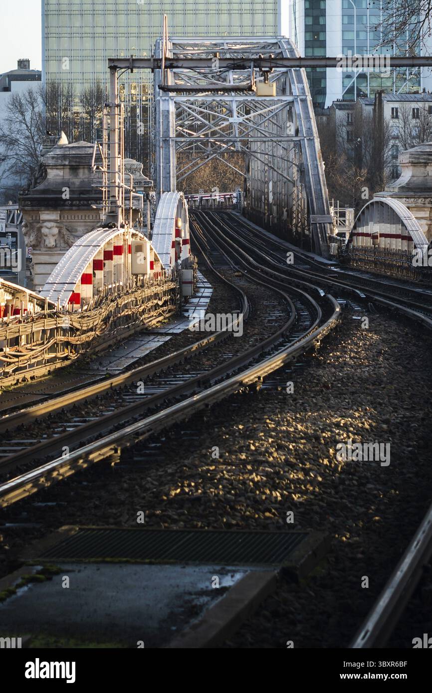 Metro rails on viaduct hi-res stock photography and images - Alamy