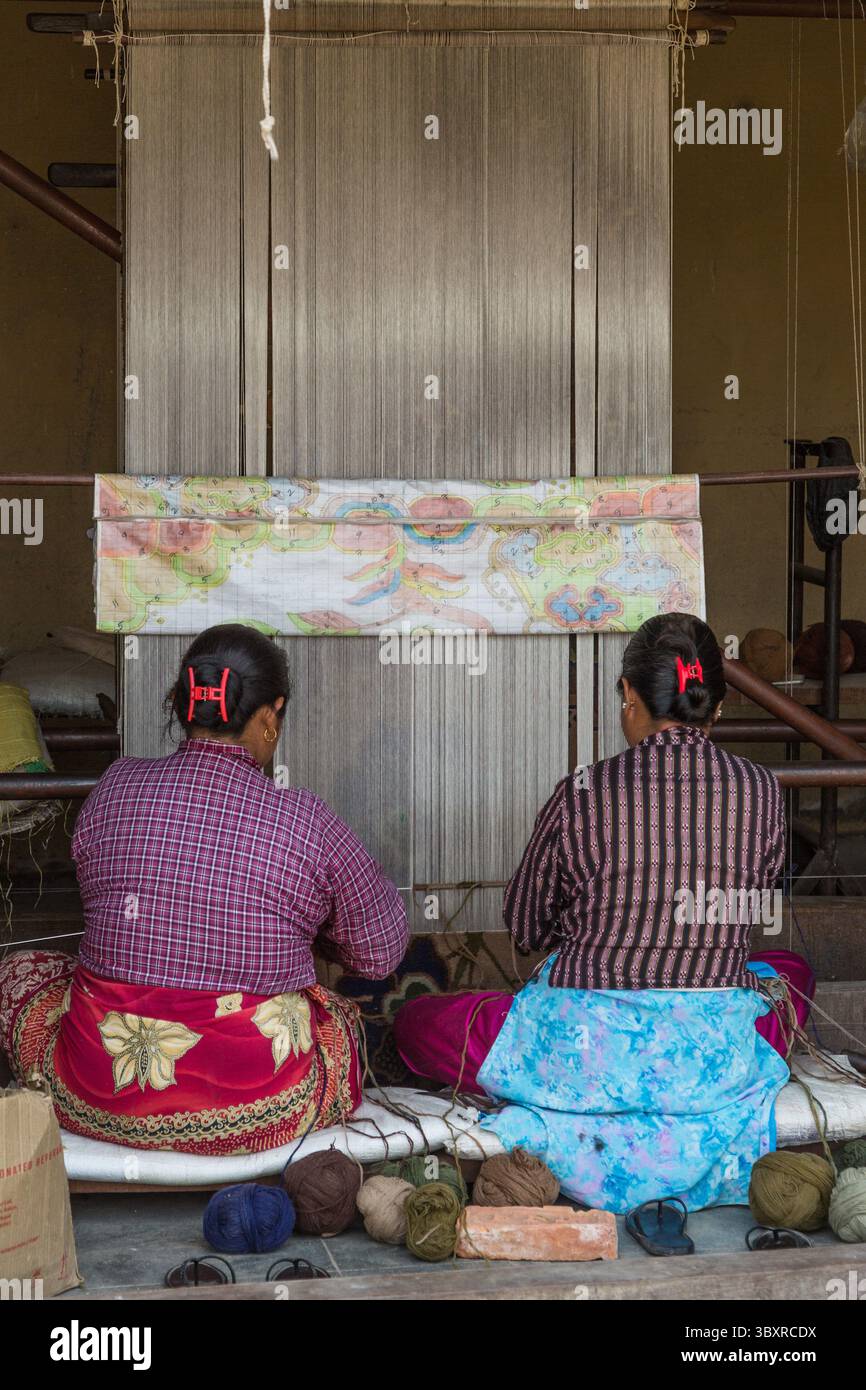 Rug weaver nepal hi-res stock photography and images - Alamy