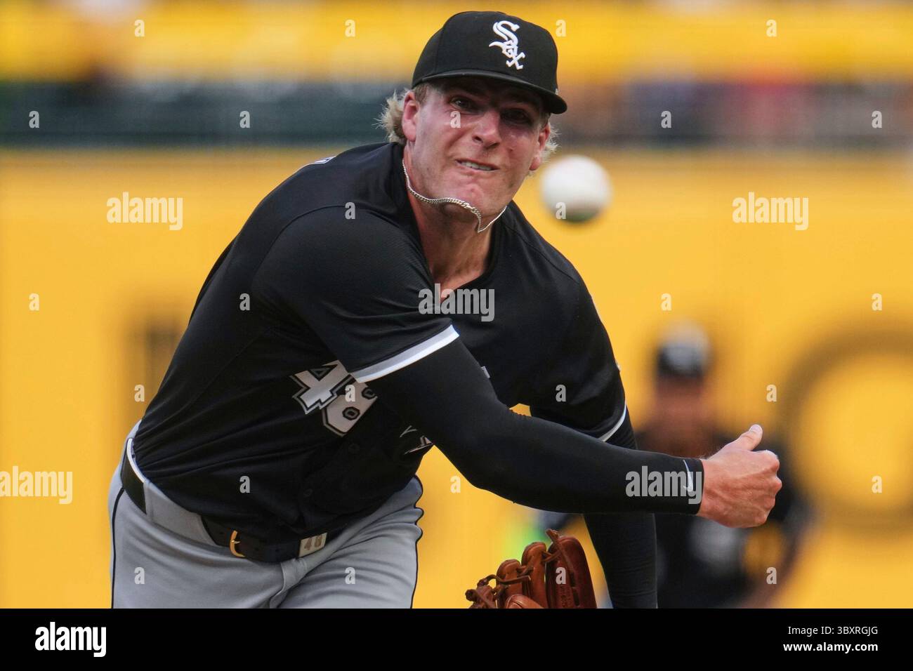 Chicago White Sox pitcher Jonathan Cannon delivers during the first ...