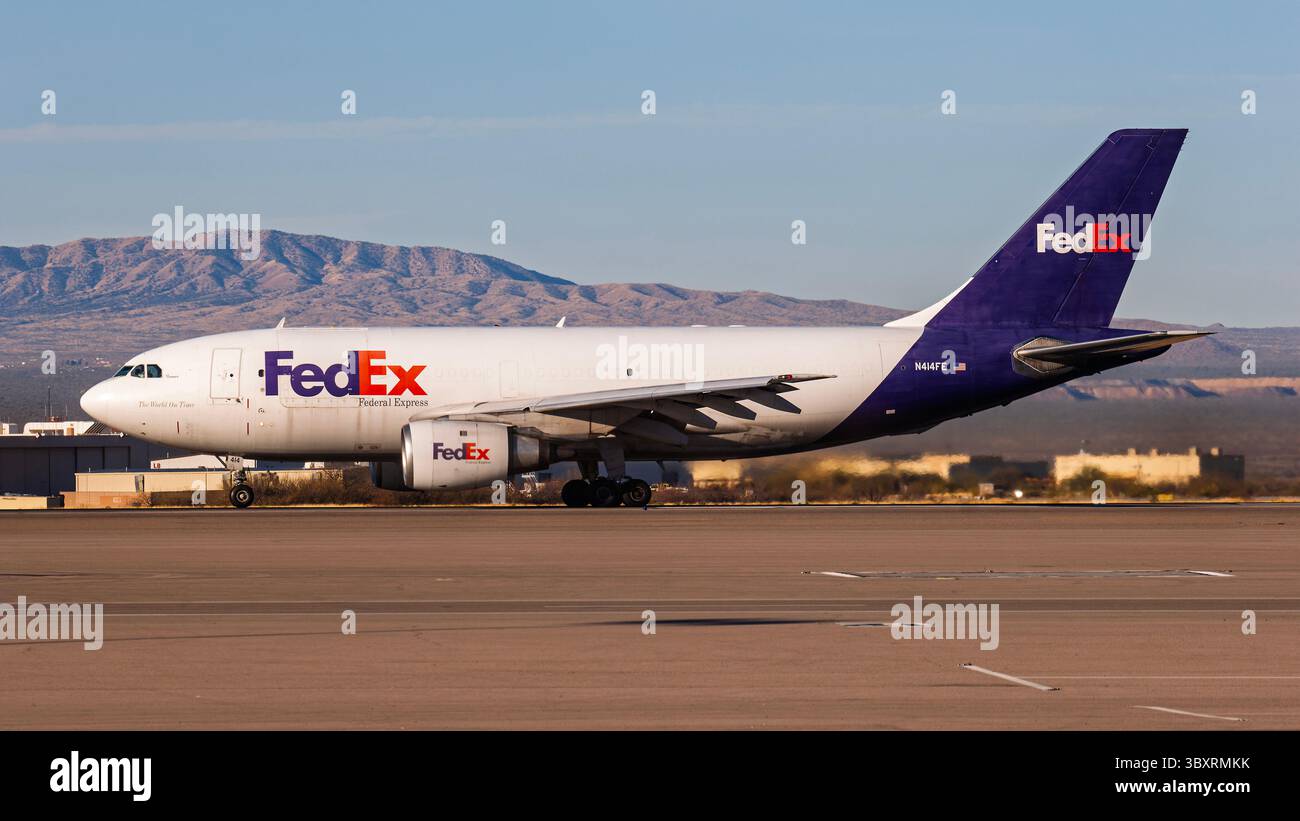 Fedex airbus a310 air cargo hi-res stock photography and images - Alamy