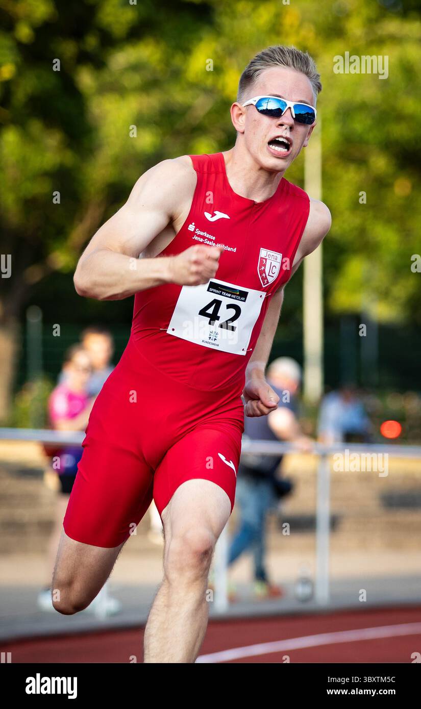 Felix Jahn (GER/LC Jena) im 200m-Sprint der M?nner; Fast Arms Fast Legs 2025 - Leichtathletik ...