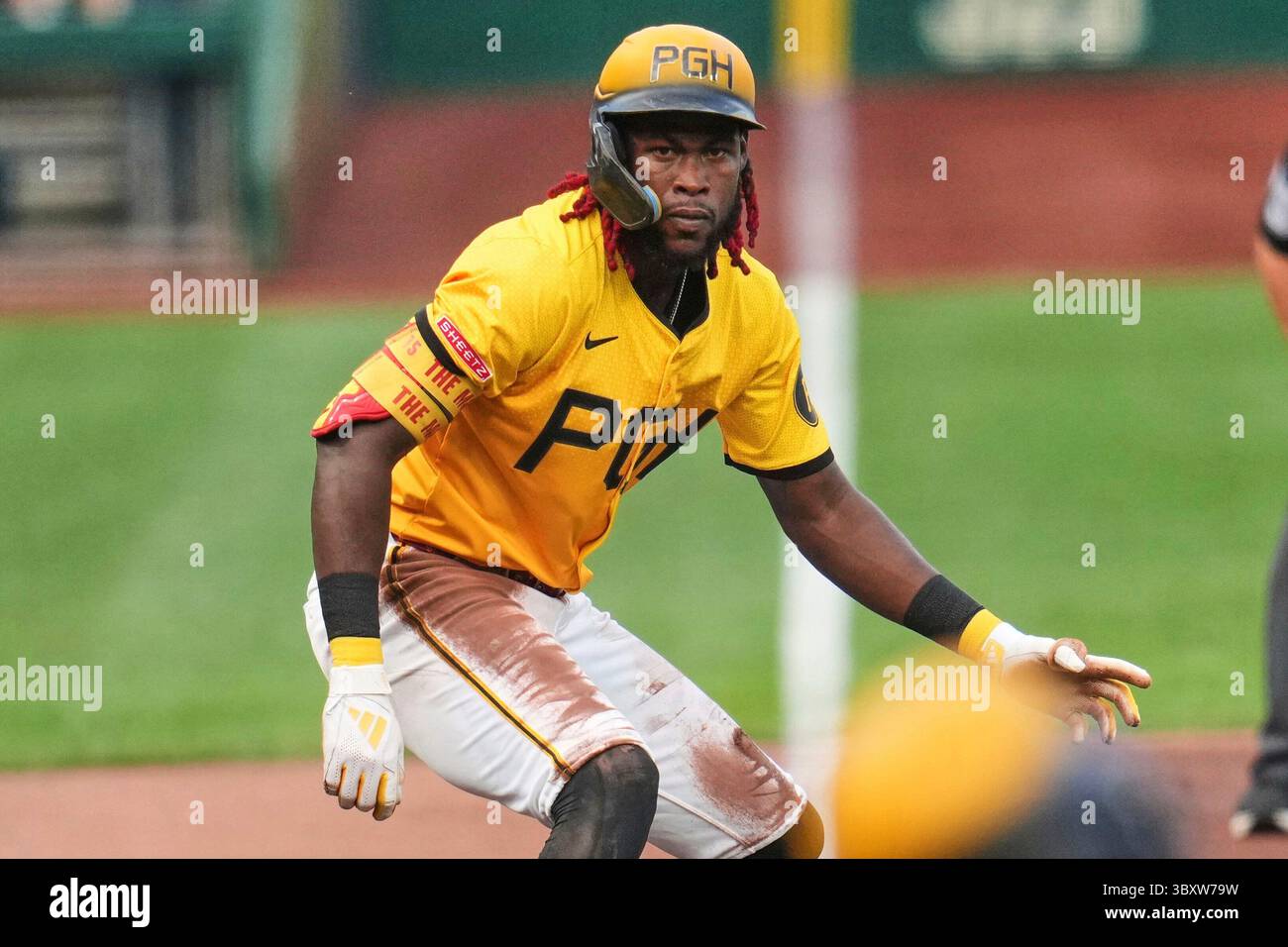 Pittsburgh Pirates' Oneil Cruz leads off third bases during the first ...