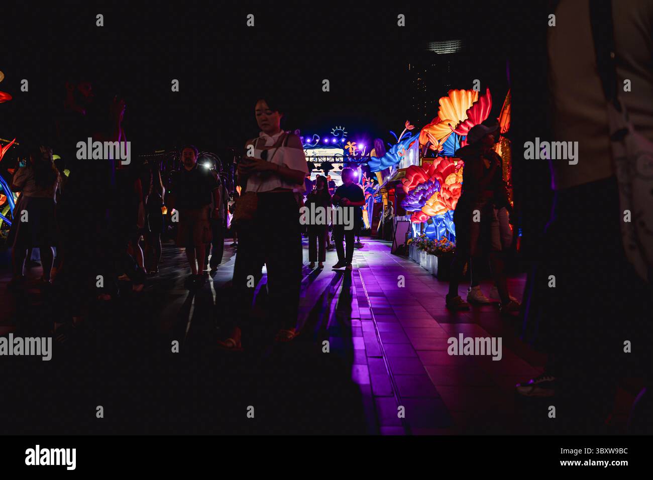 Visitors walk through a glowing corridor of lanterns during the Yuyuan ...