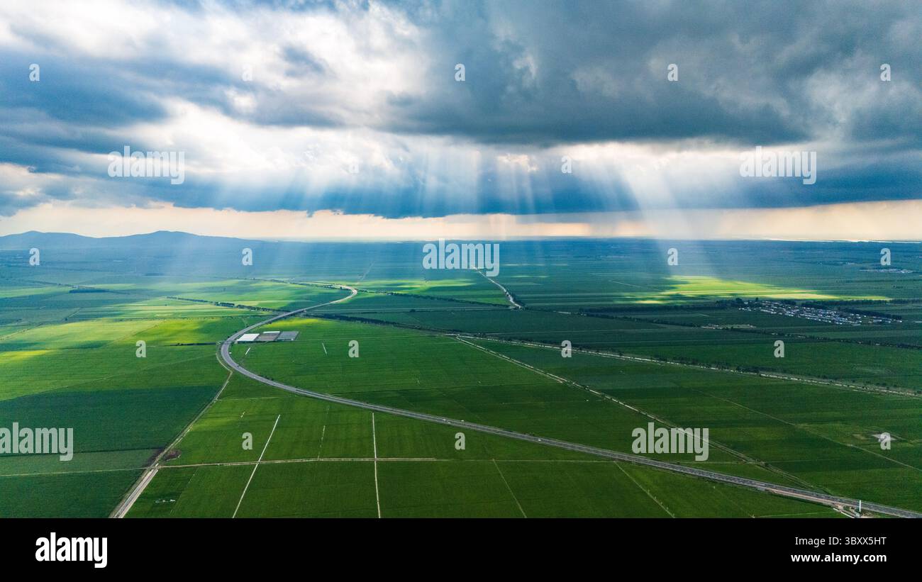 (250719) -- BEIJING, July 19, 2025 (Xinhua) -- An aerial drone photo ...