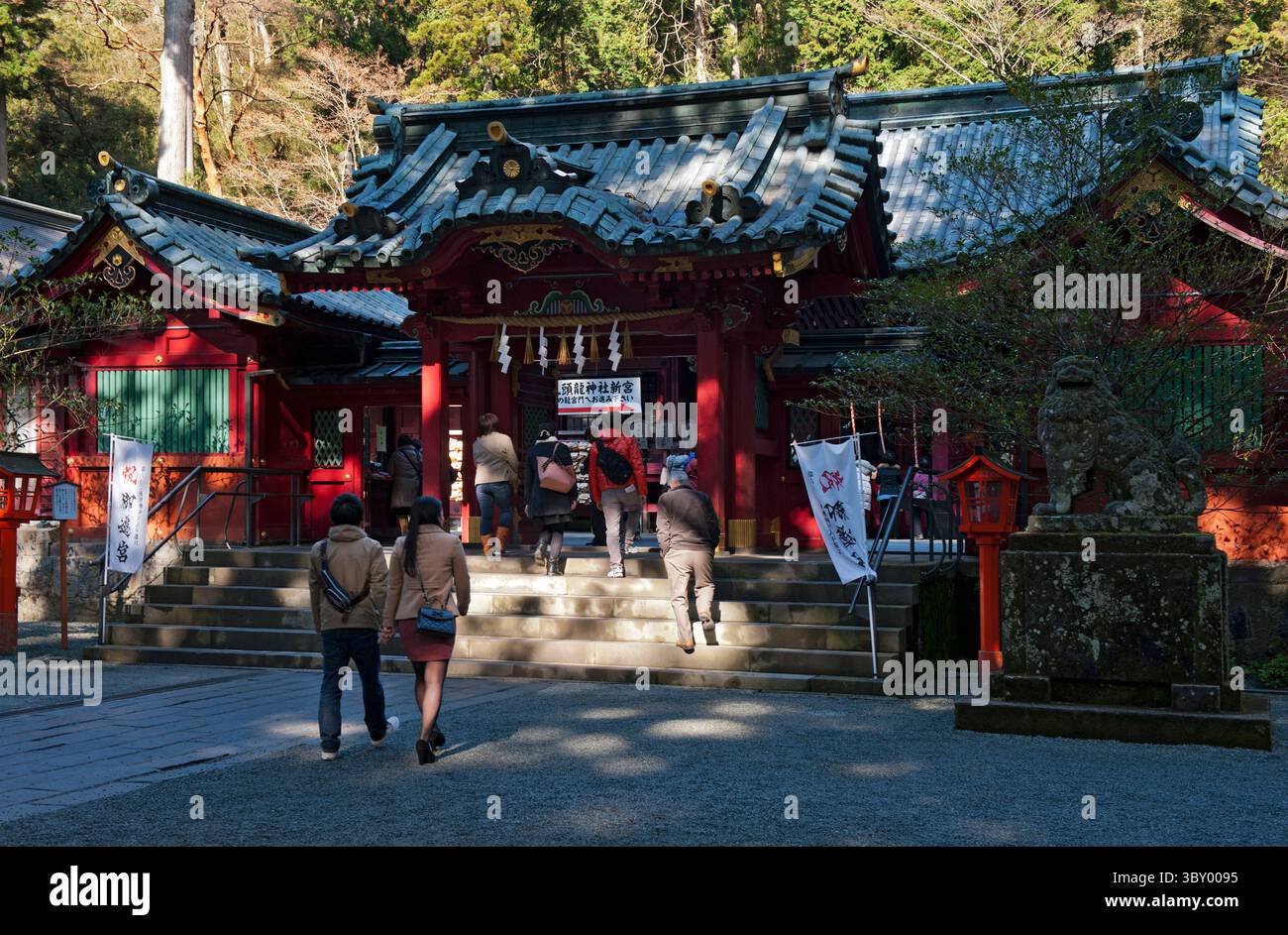 Visitors at Hakone Jinja Shinto shrine "honden" (箱根神社本殿) main hall in a ...