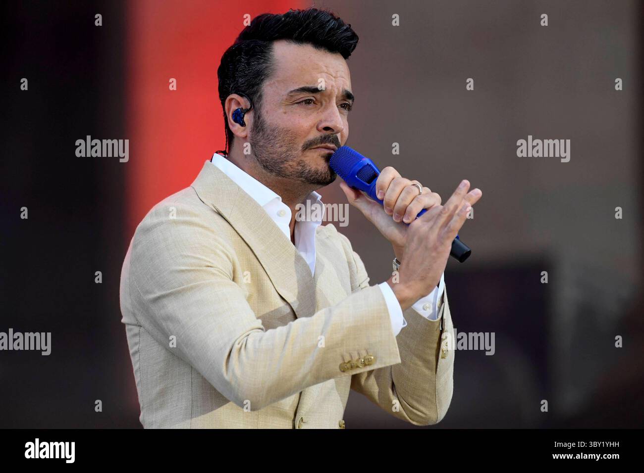 abb Giovanni Zarrella der Musiker und Saenger auf der Buehne singen ...