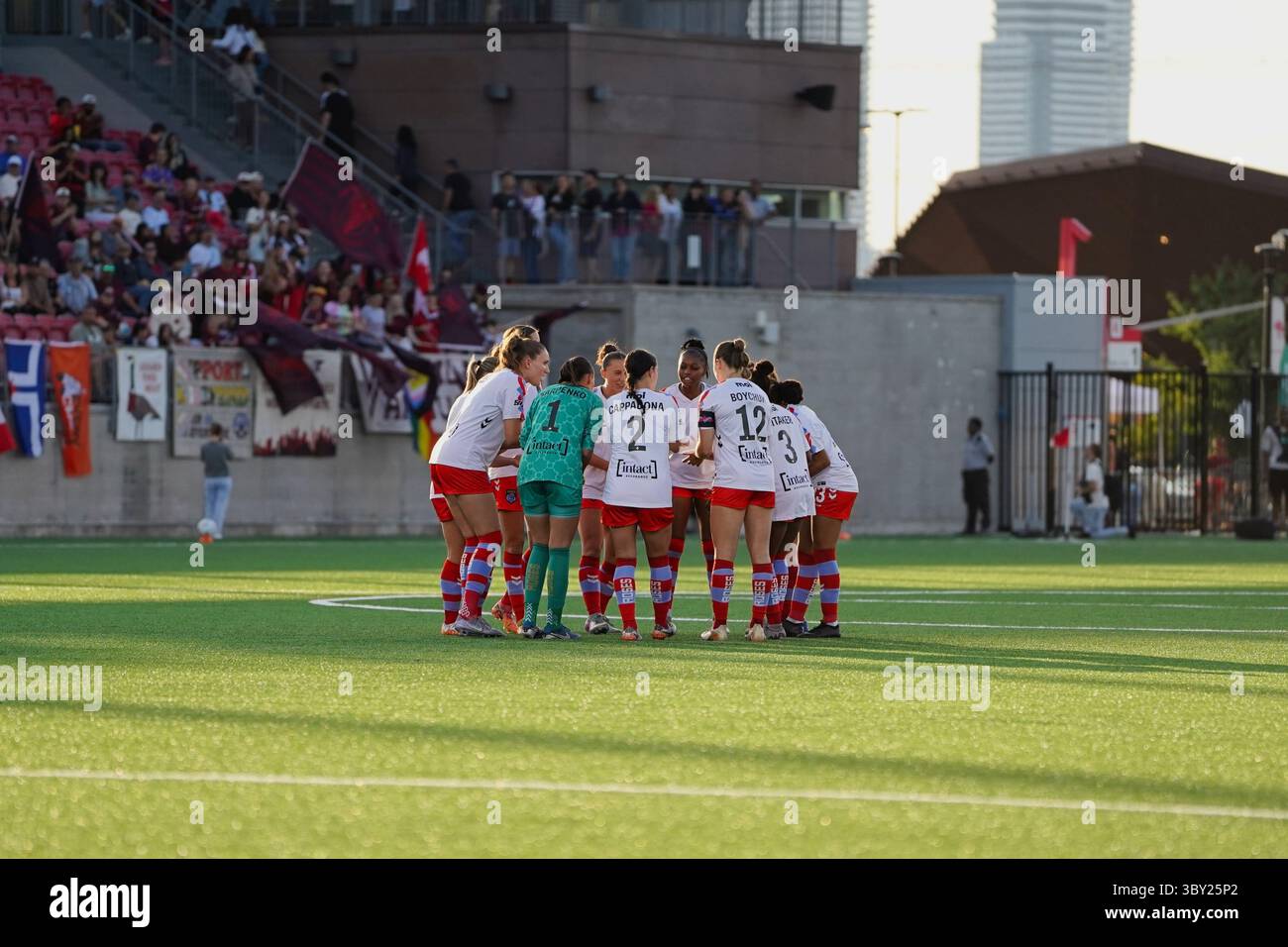Montreal roses fc football team hi-res stock photography and images - Alamy