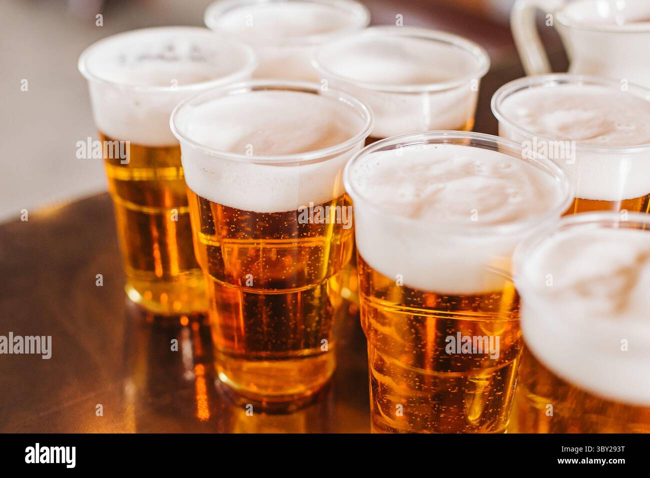 Beer table crowd hi-res stock photography and images - Alamy