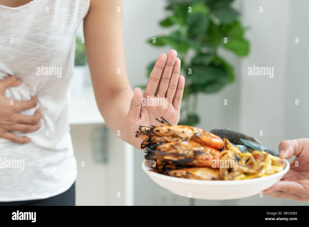 food allergies, hand confused eating shrimp, seafood allergy, itching ...