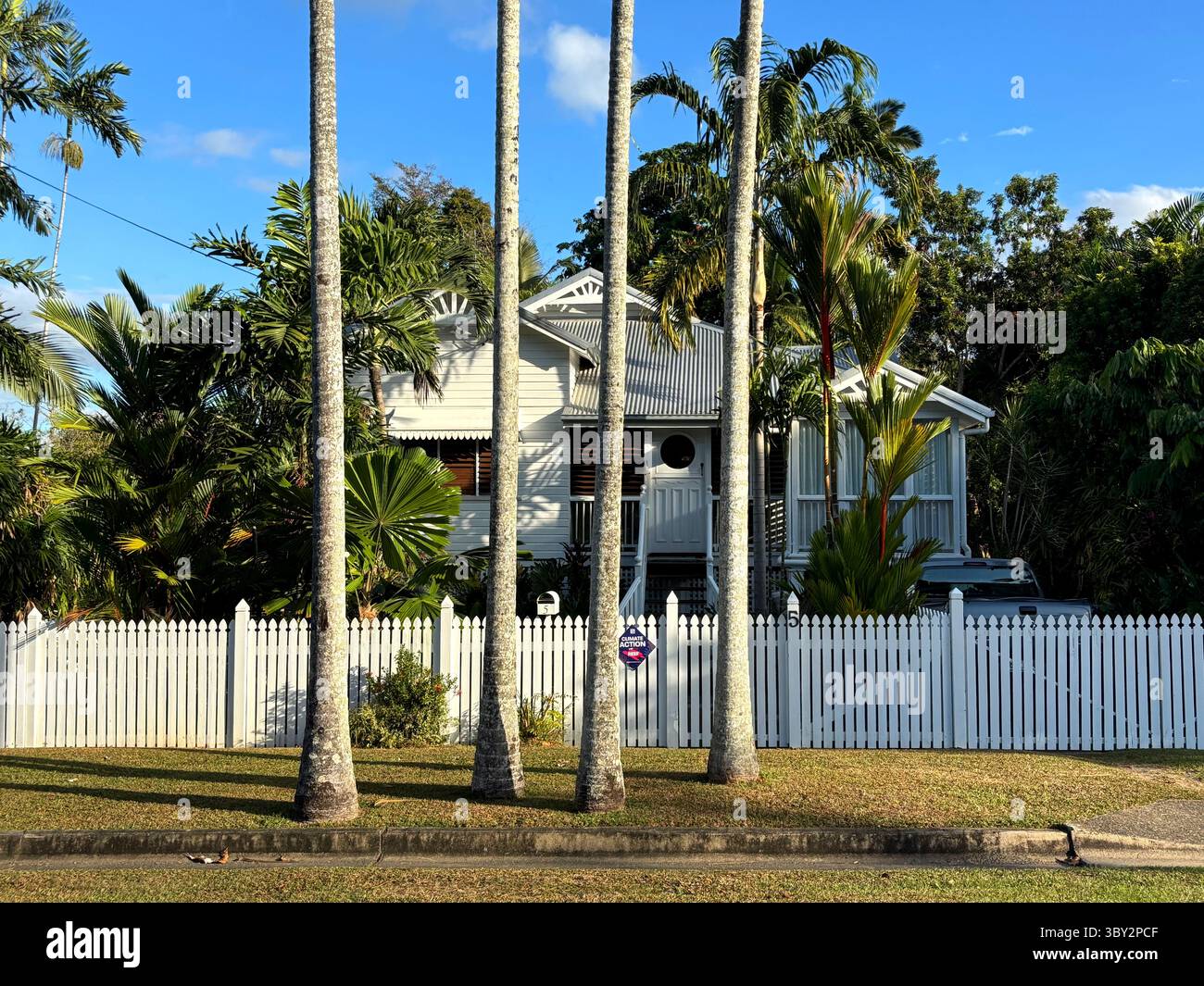 Lovely houses smartphone stock photos and images - Alamy