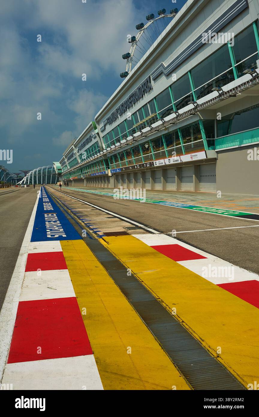 Singapore formula one circuit pit lane Stock Photo - Alamy