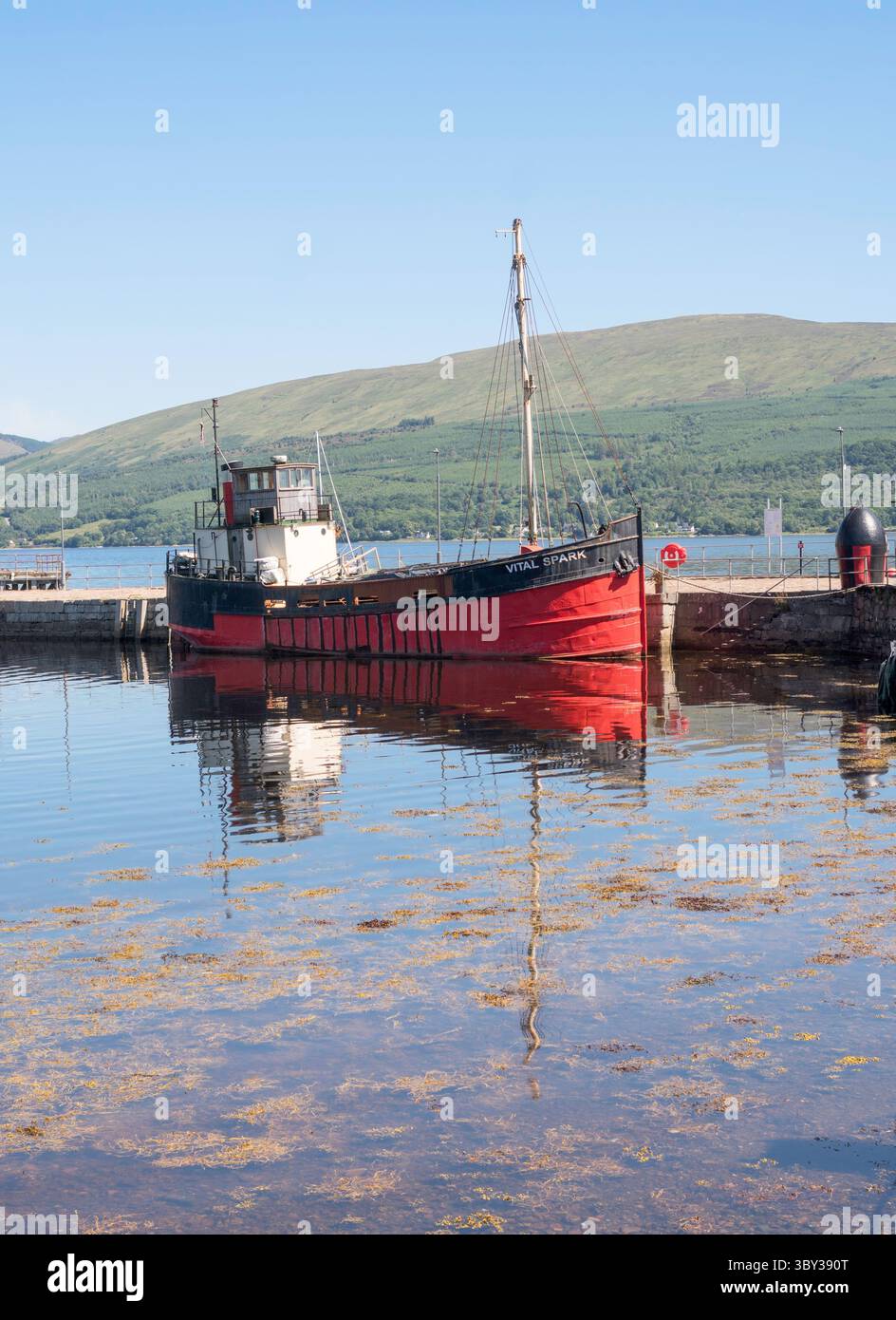 The Clyde Puffer Vital Spark moored at the jetty in Inveraray on Loch ...