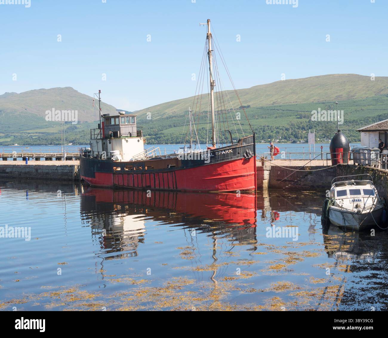 The Clyde Puffer Vital Spark moored at the jetty in Inveraray on Loch ...
