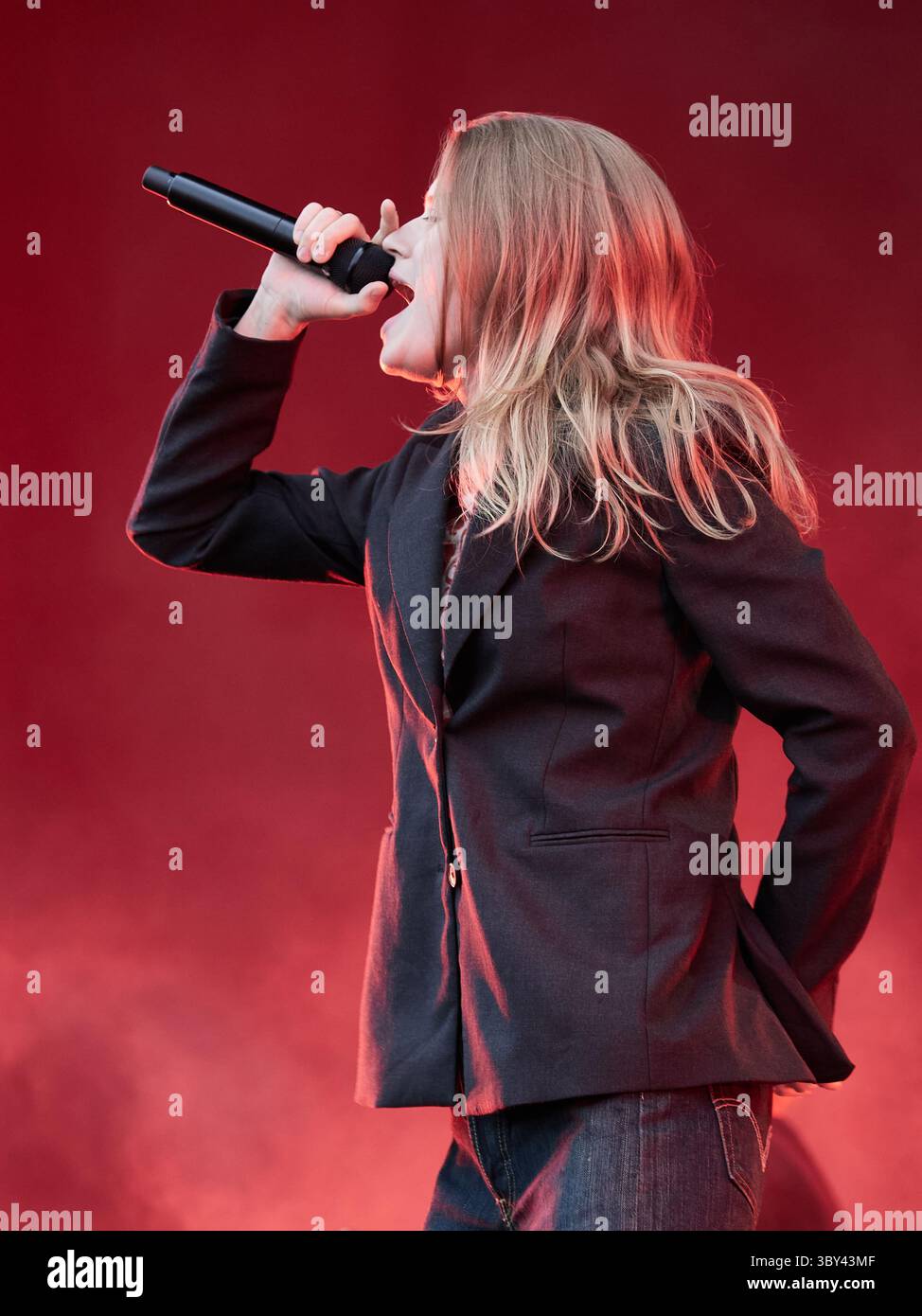 Girl in red gig show hi-res stock photography and images - Alamy