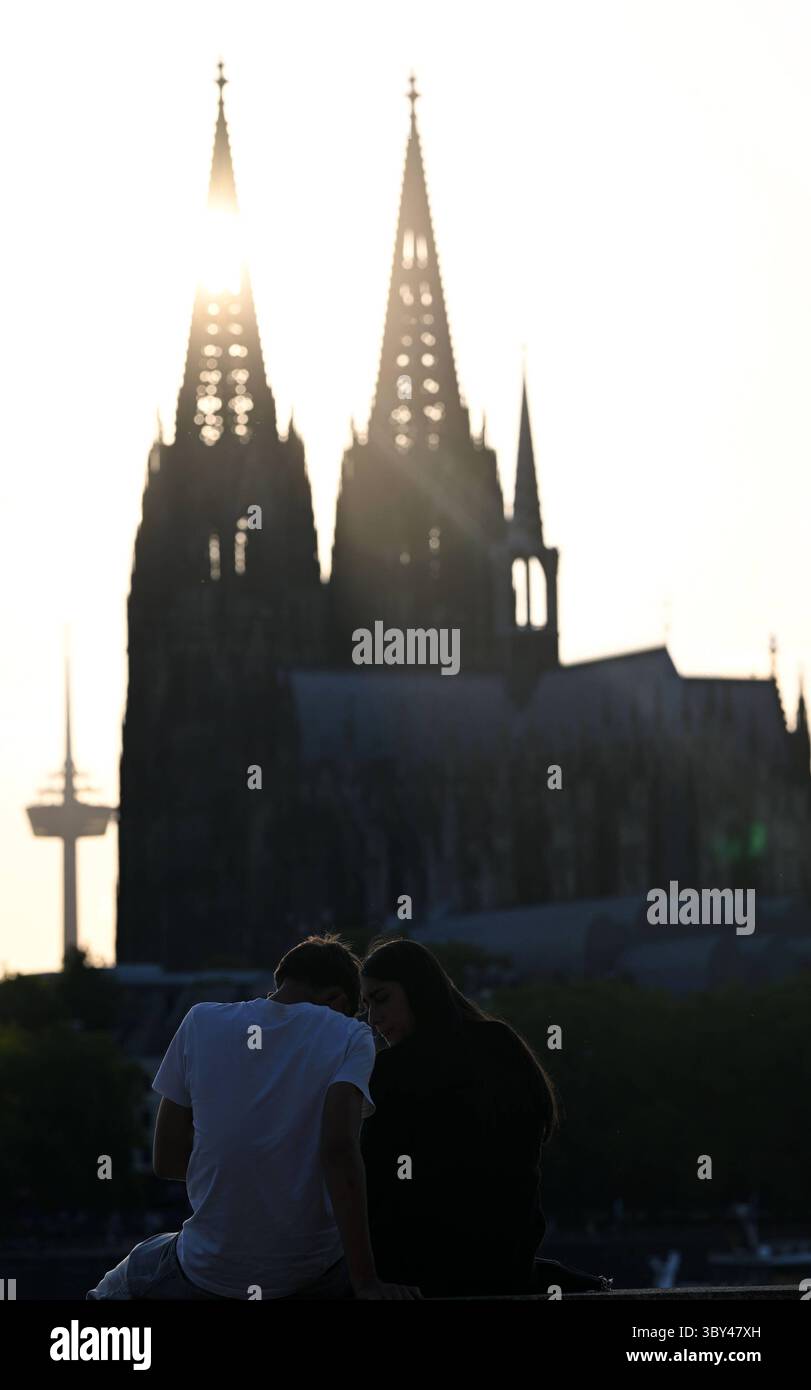 17.07.2025, xophax, Köln , Cologne Rheinufer in Deutz Sonnenuntergang ...