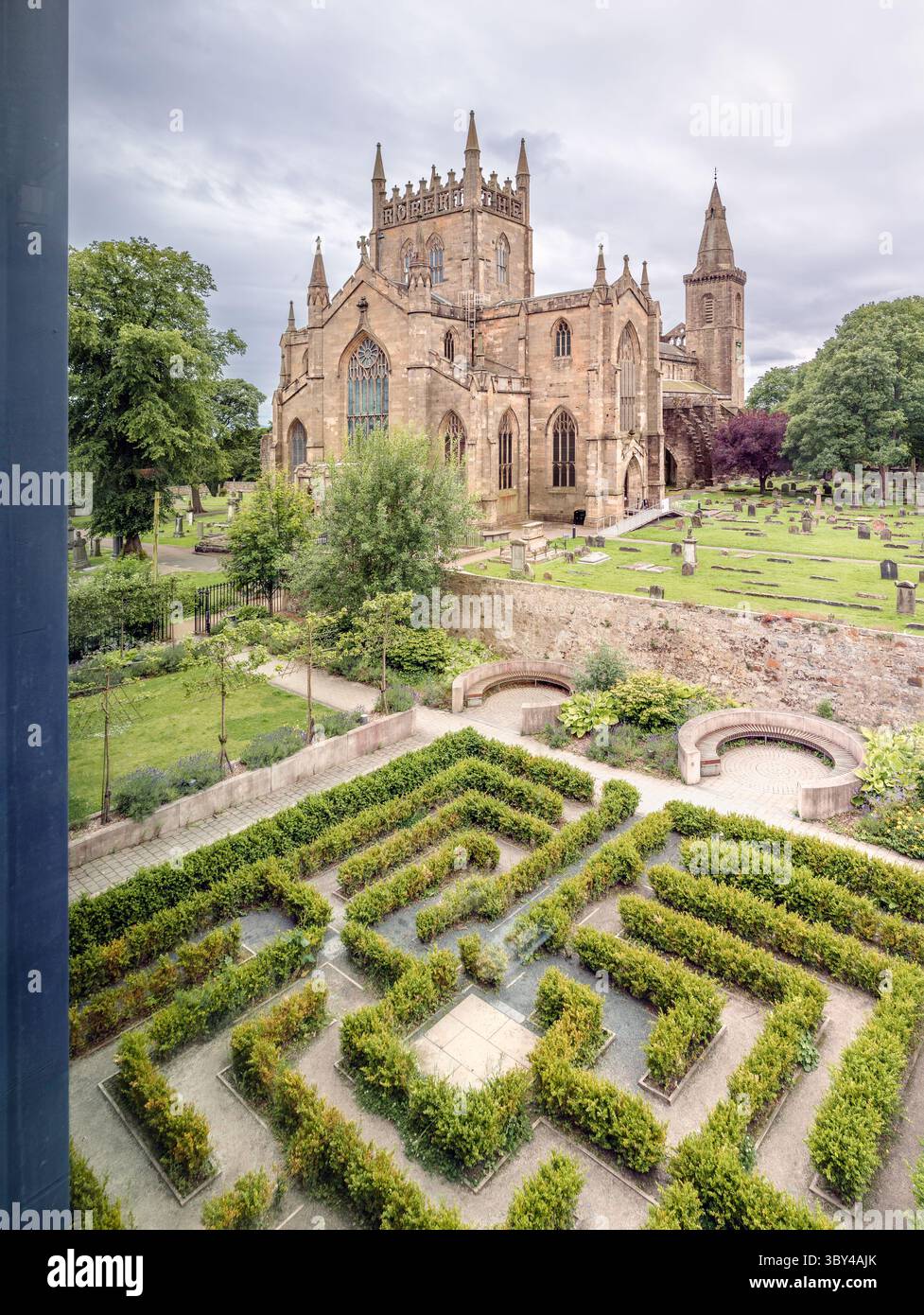 Dunfermline, Scotland - Dunferline Cathedral, from Carnegie Library ...