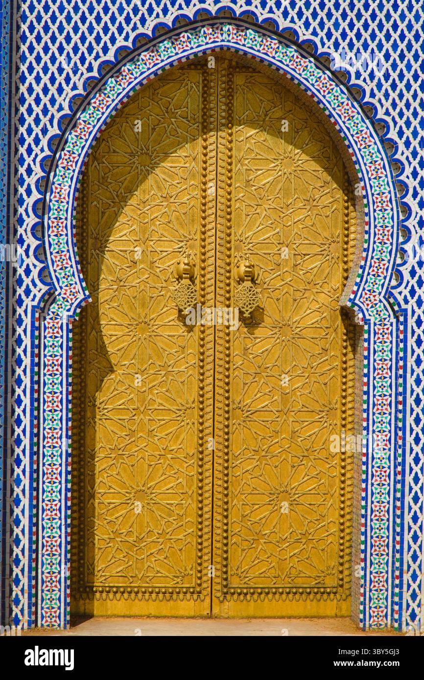 One main palace door hi-res stock photography and images - Alamy