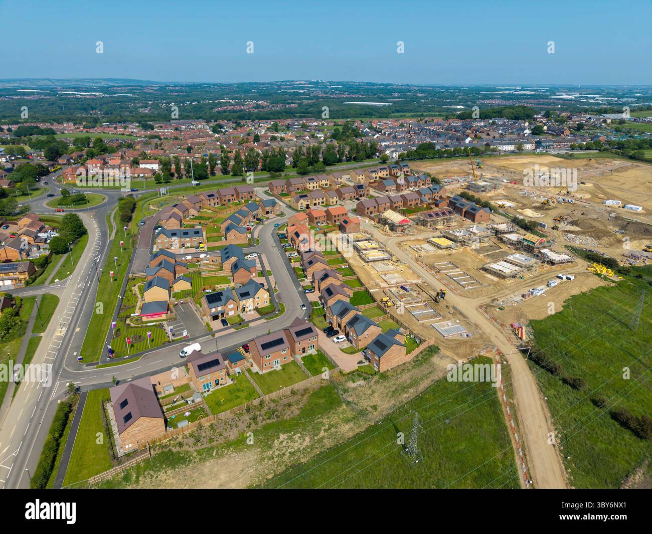 Modern housing estate uk aerial view hi-res stock photography and ...