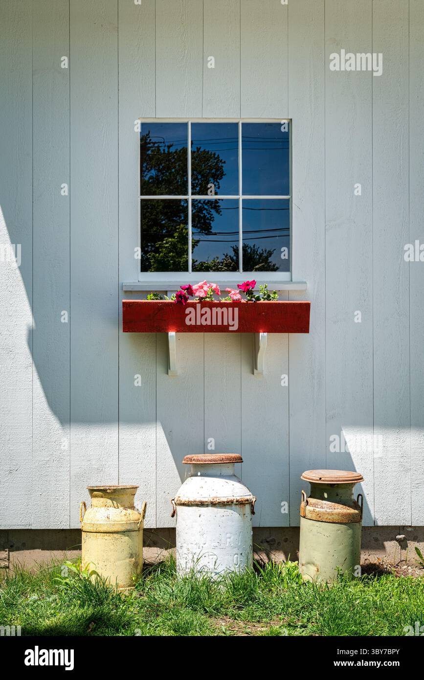 Barn window planter box hi-res stock photography and images - Alamy