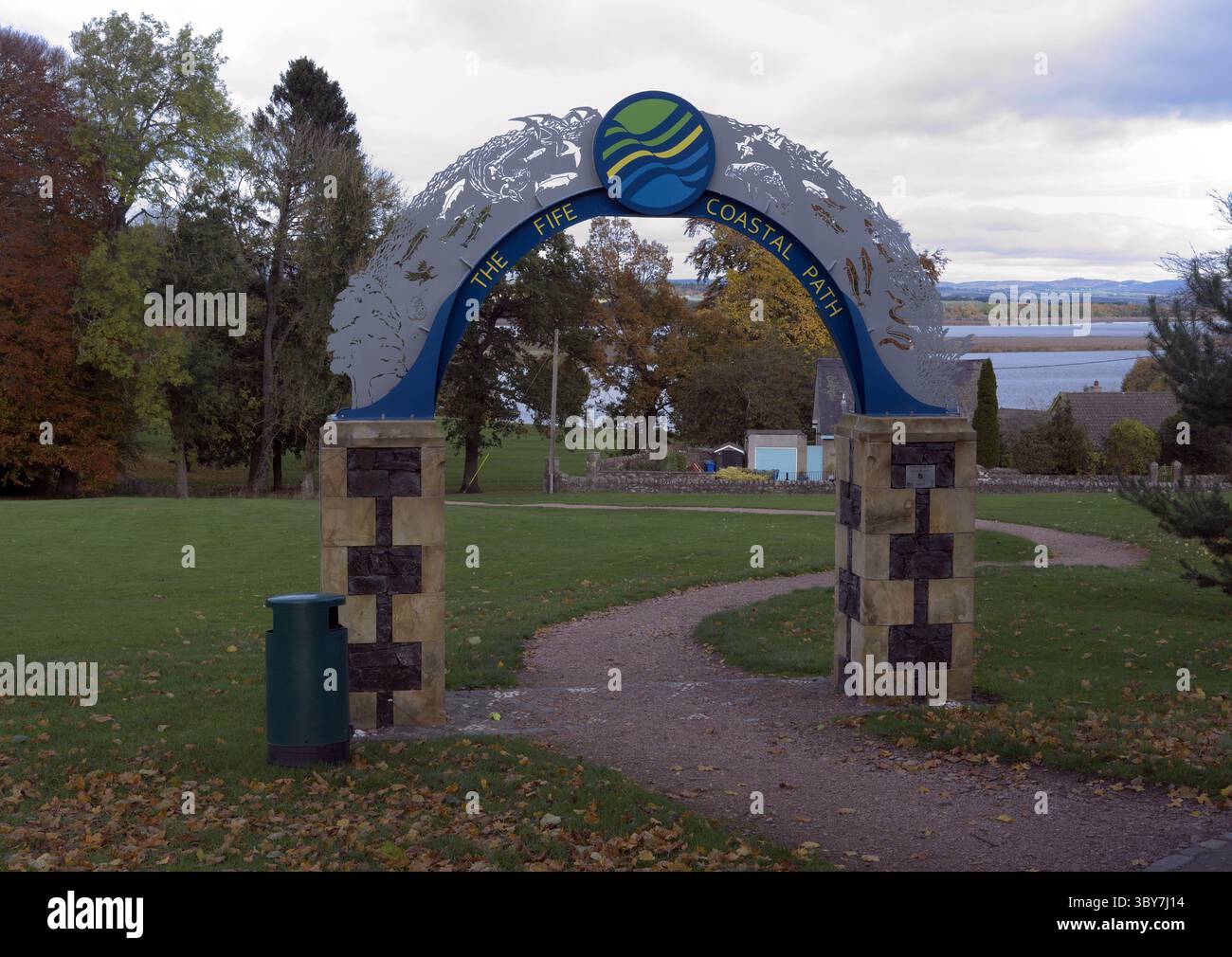 The Fife Coastal Path starting gate in Newburgh, North Fife, Scotland ...