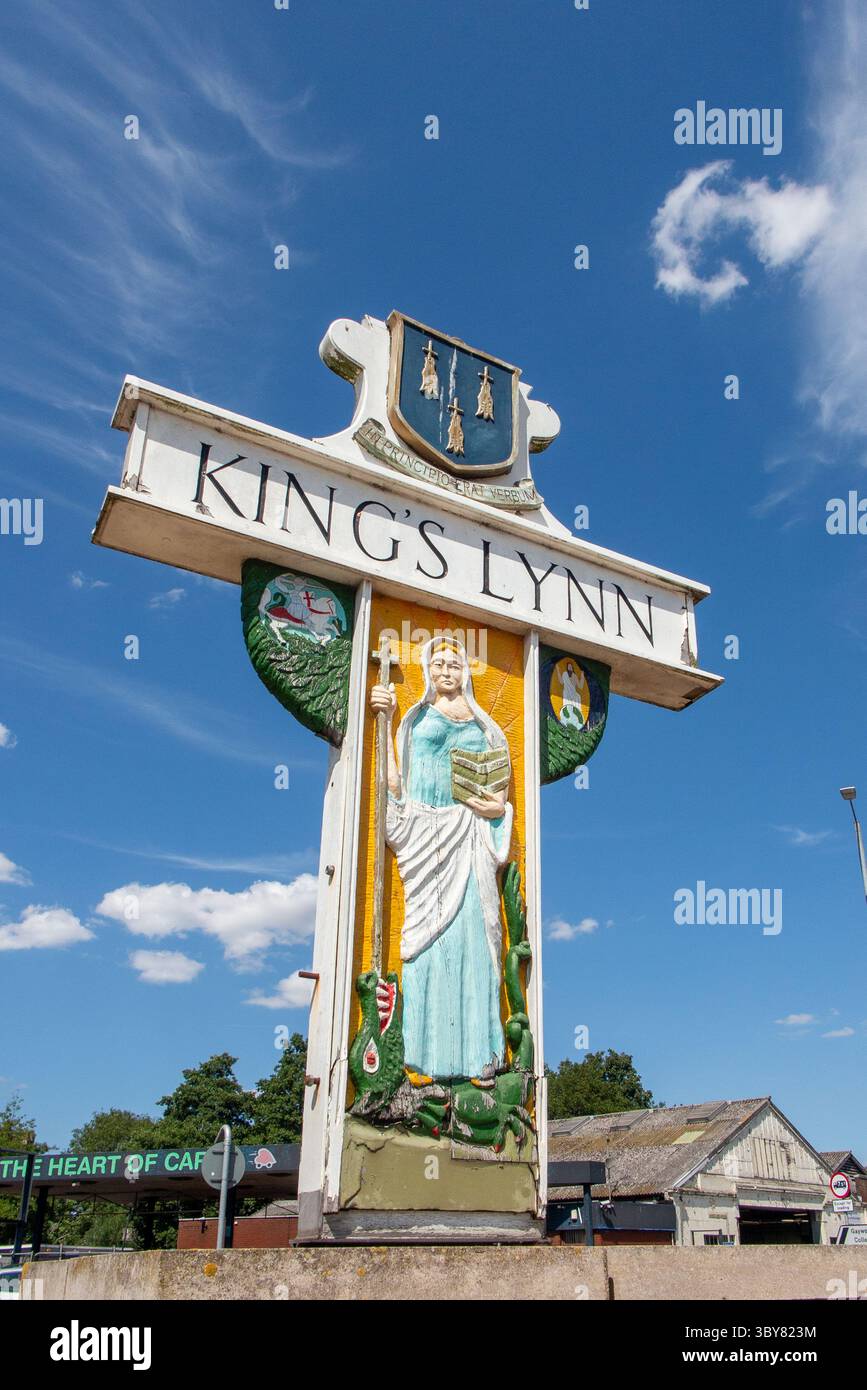 Town entrance sign center hi-res stock photography and images - Alamy
