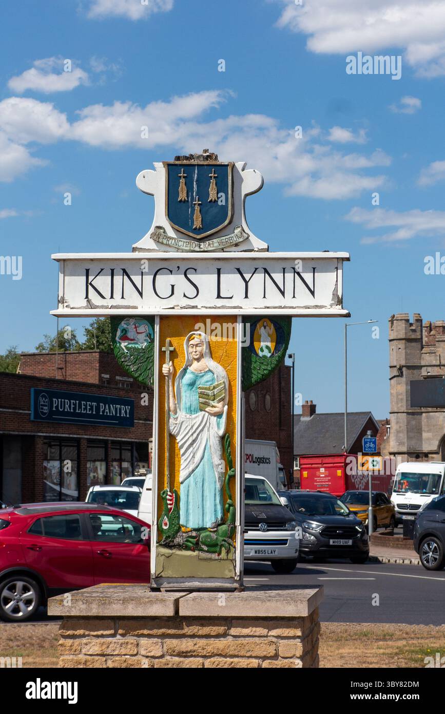 Town entrance sign center hi-res stock photography and images - Alamy
