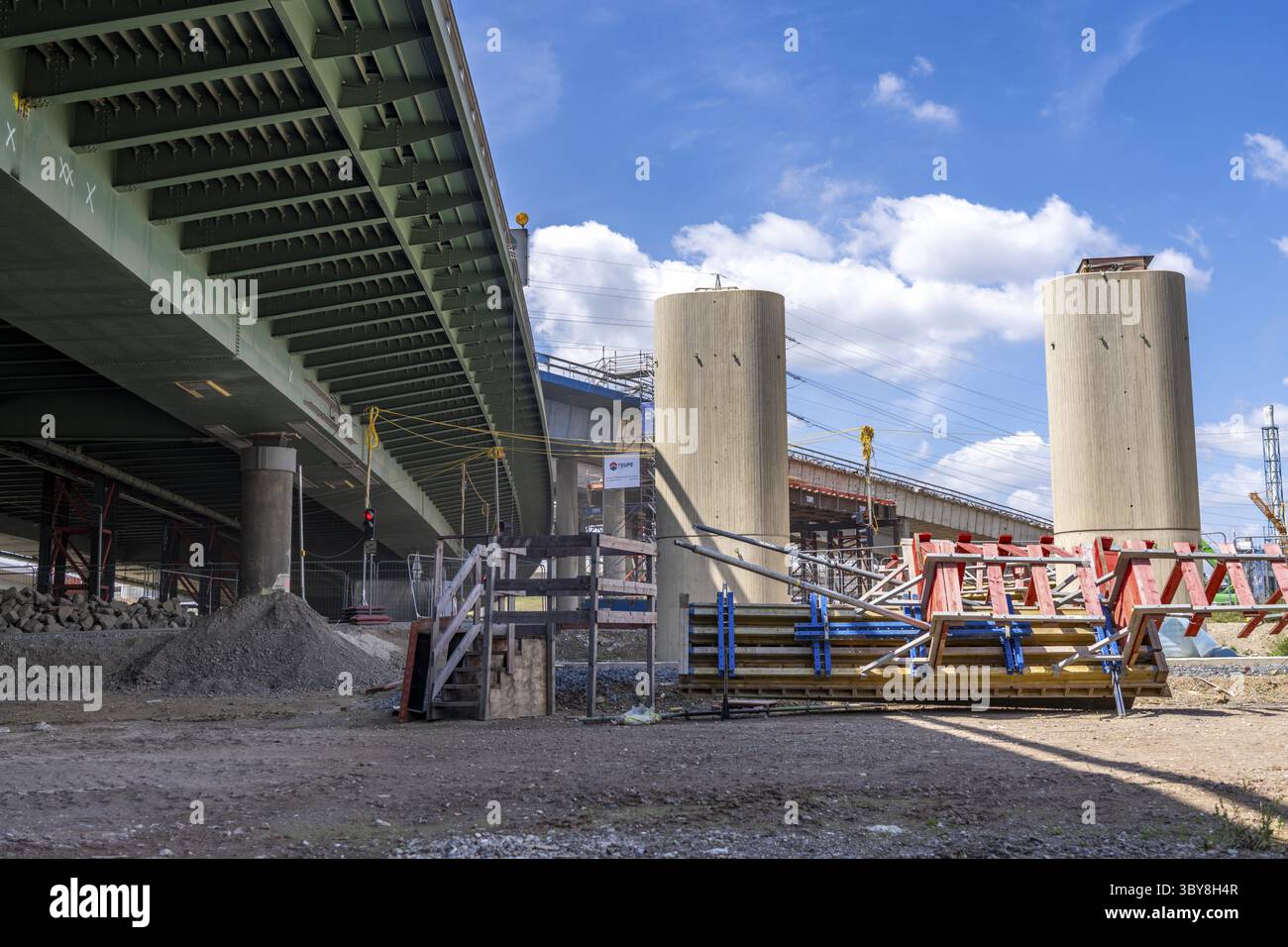 Motorway construction site at the Leverkusen-West junction, A1 and A59 ...